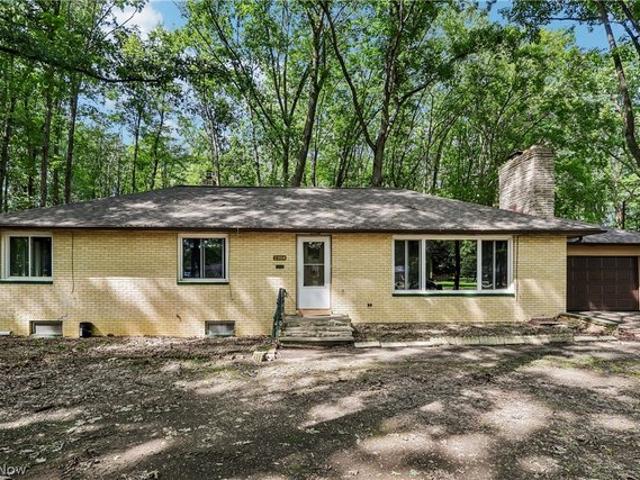 2394 Dentzler Rd, Parma, OH 44134