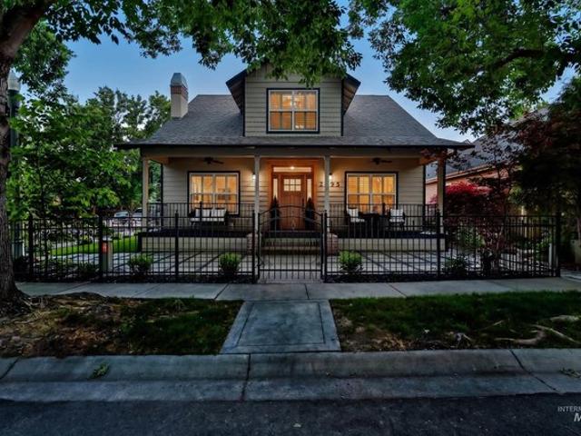 2395 E Gloucester Pl, Boise, ID 83706