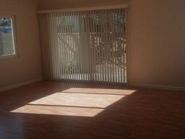 $2395 / 1040ft² SPACIOUS 2 BEDROOM 2 BATH RENOVATED UNIT AVAILABLE NOW