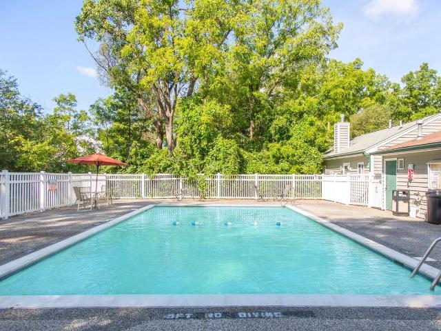 23960 Middlebelt Rd. 1 Bedroom Apartment for Rent at 23960 Middlebelt Rd, Farmington Hills, MI 48336