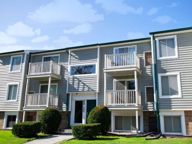 23960 Middlebelt Rd. 2 Bedroom Apartment for Rent at 23960 Middlebelt Rd, Farmington Hills, MI 48336