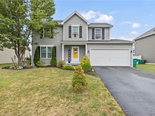 2396 Hobblebush Ln, Hamburg, NY 14085