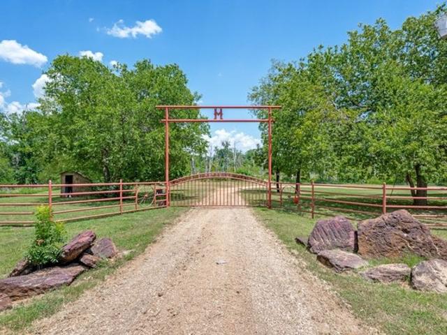 2396 Riverside Dr, Denton, TX 76208