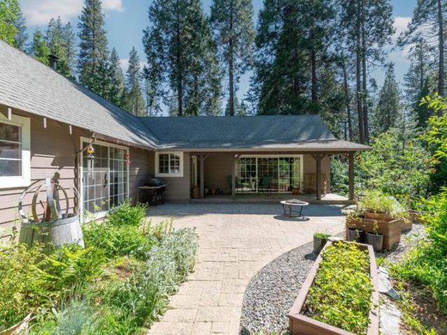 2397 Cedar Ln, Arnold, CA 95223