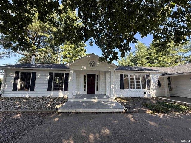 2398 Country Club Rd, Carbondale, IL 62901