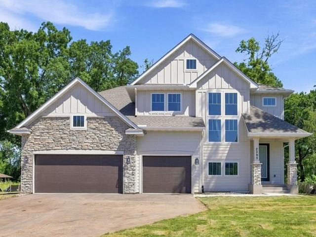 2399 Laurie Ct W, Roseville, MN 55113