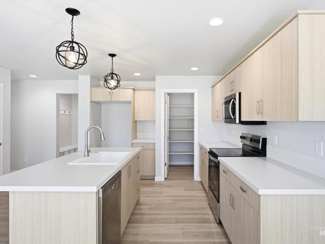 2399 W Fallon Lp