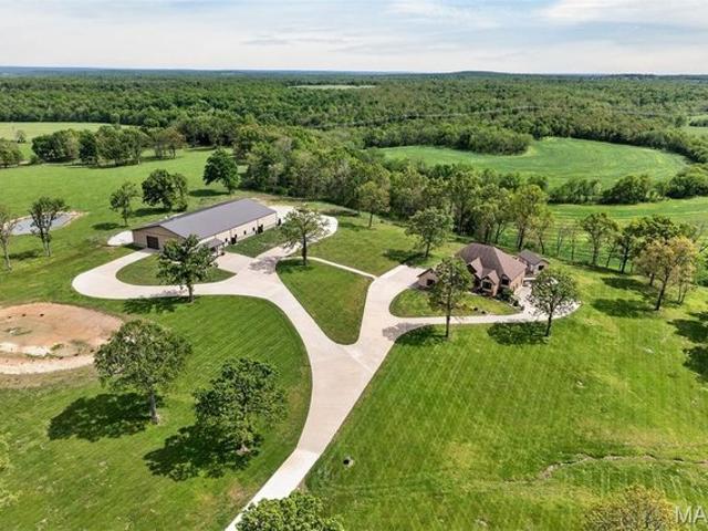 23900 Emerson Rd, Lebanon, MO 65536
