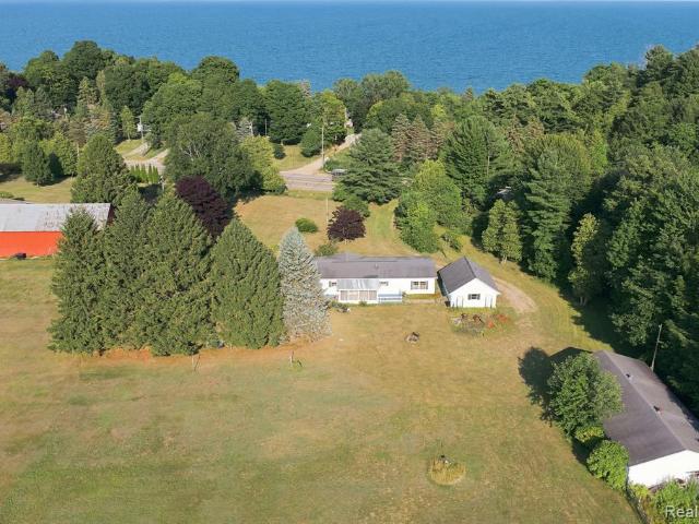 2390 Lakeshore Road