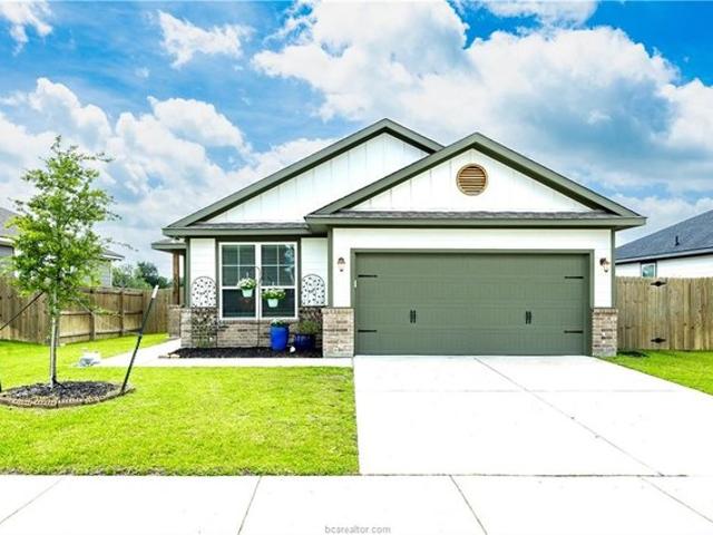 2390 Lightfoot Ln, Bryan, TX 77803