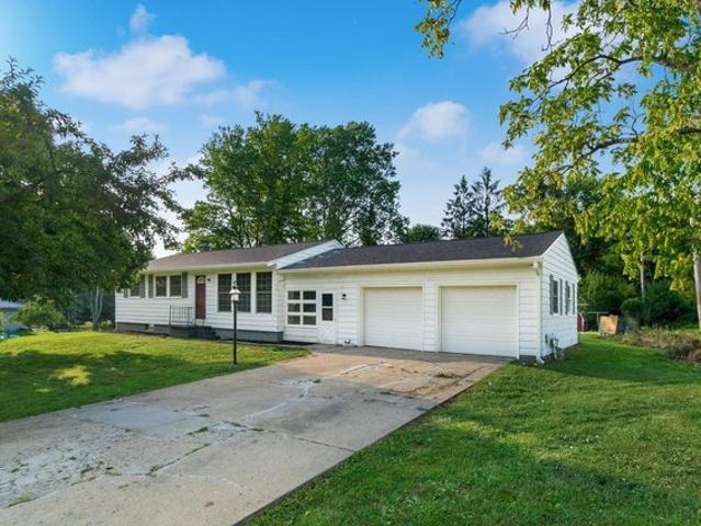 2390 Rainbow Dr NE, Lancaster, OH 43130