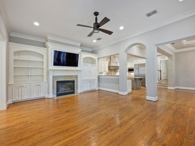 2390 W 8th St