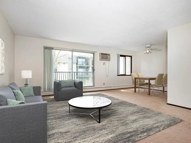 2391 Larpenteur Ave E, Maplewood, MN 55109