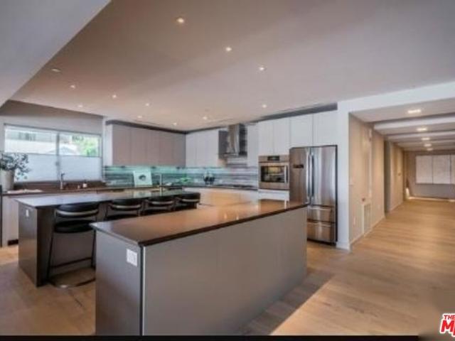 2391 Roscomare 403