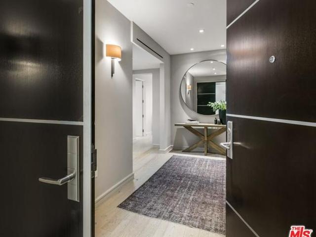 2391 Roscomare Rd #302, Los Angeles, CA 90077