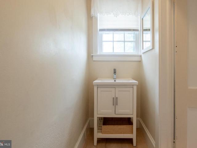 239/237 W Evergreen Avenue