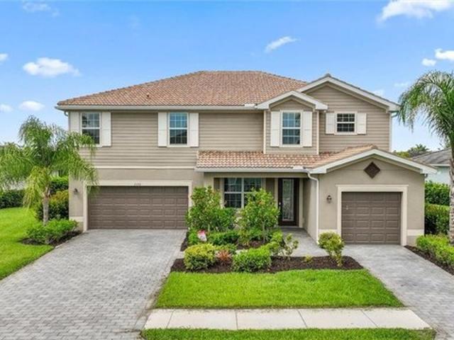 2392 Fallglo St, Naples, FL 34120