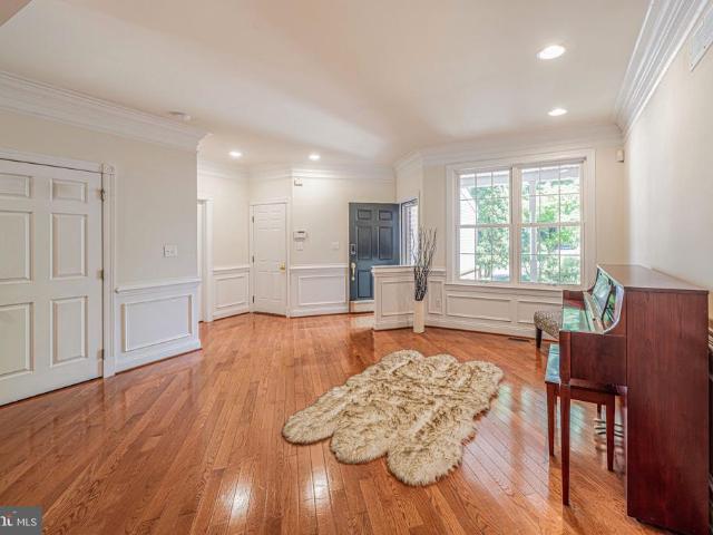 2392 S Whittmore