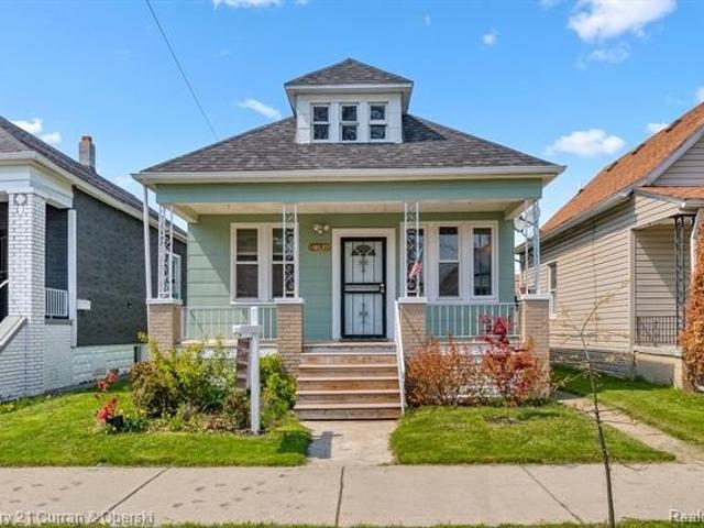 2393 Botsford St, Hamtramck, MI 48212