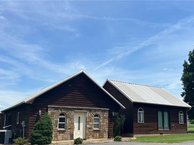 2393 Crow Mountain Rd, Russellville, AR 72802