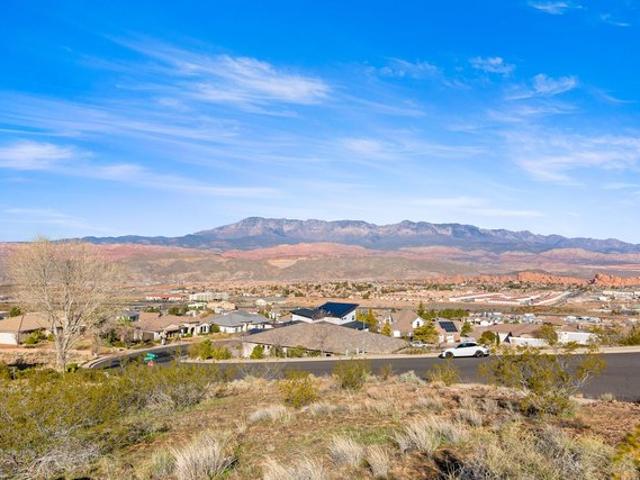 2393 W Ridge Dr Unit 44, Hurricane, UT 84737
