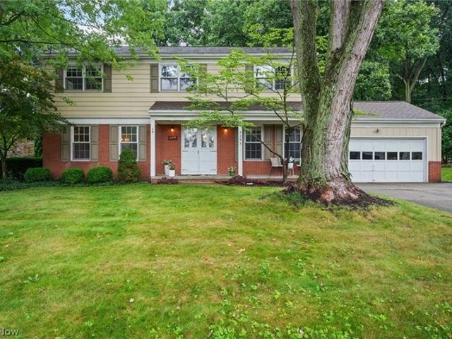 2393 Woodpark Rd, Fairlawn, OH 44333