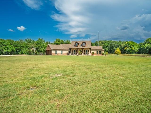 239 County Road 4105, Bonham, TX 75418
