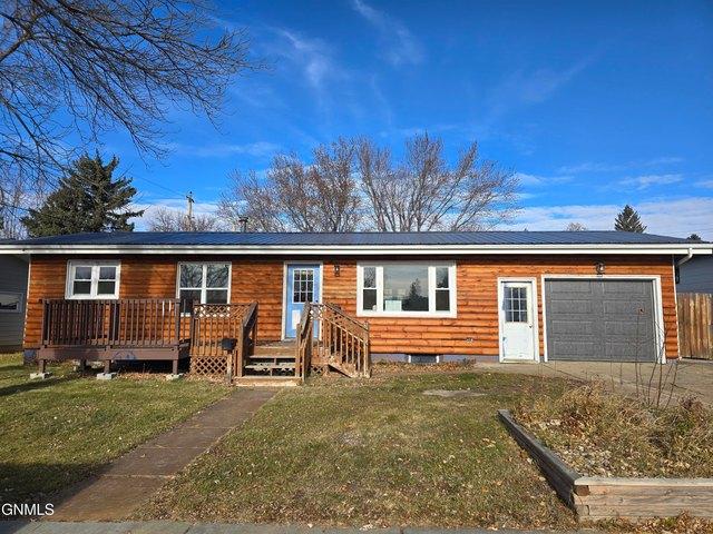 239 Carlson St, Dickinson, ND 58601