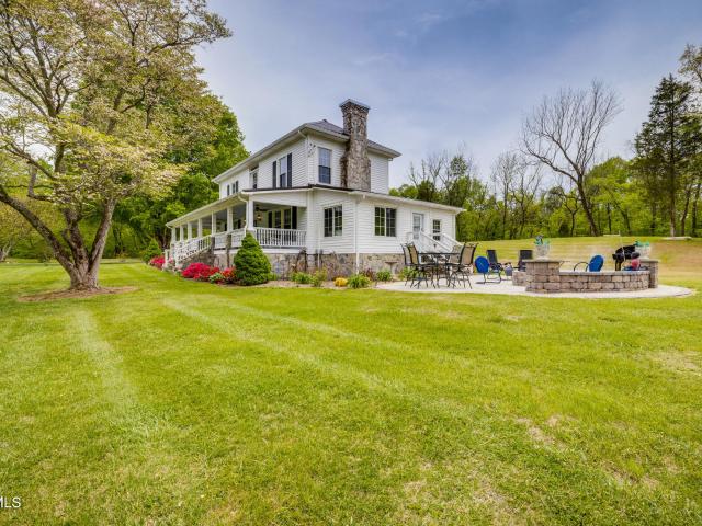 239 Crestview Street