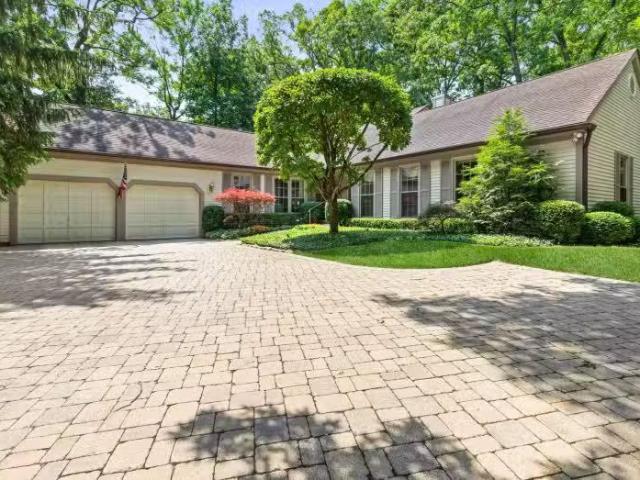 239 Buckminster Ct, Lake Bluff, IL 60044 MLS 12316376