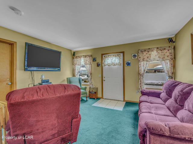 239 E 23rd Street