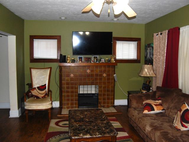 239 E 25TH Street