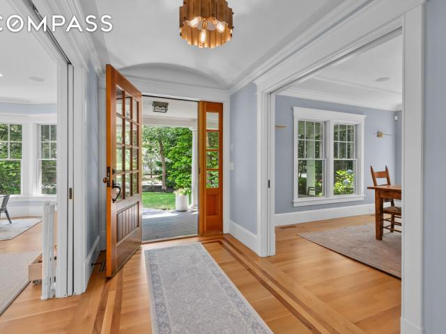 239 Oxford Dr, Cotuit, MA