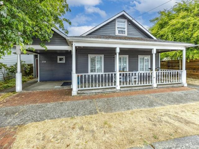 239 Maple St, Florence, OR 97439