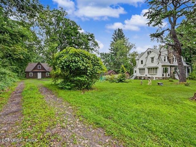 239 Meadowside Rd, Mount Pocono, PA 18344