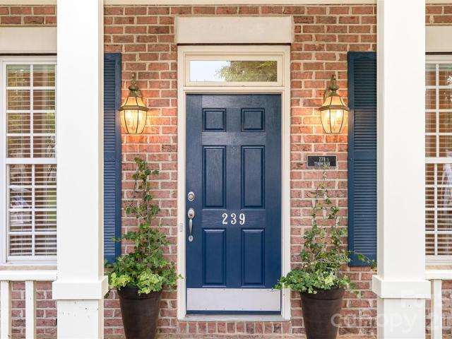 239 N Faulkner Way