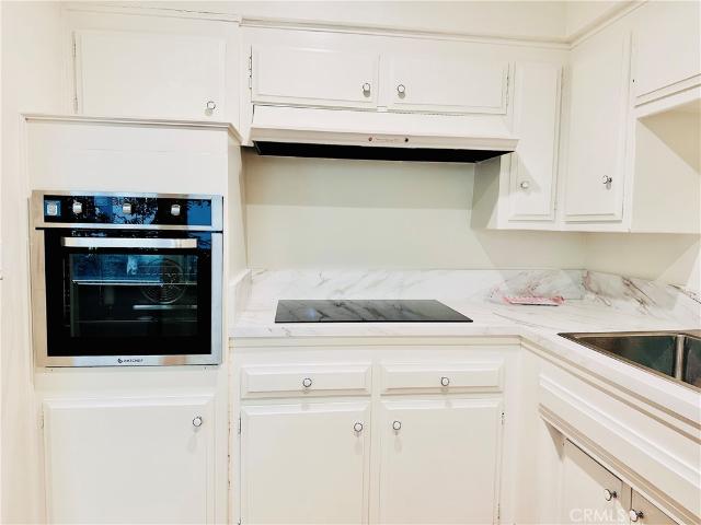 239 S Barrington Ave, Unit F8, Los Angeles, CA 90049 | MLS #TR26074 | Compass