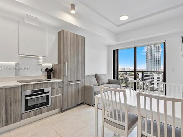239 SW 9th St Apt 1704, Miami, FL 33130