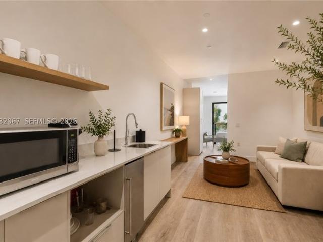 239 SW 9th St Unit 301, Miami, FL 33130