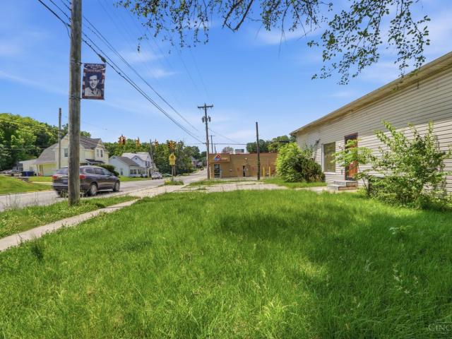 239 W Locust Street
