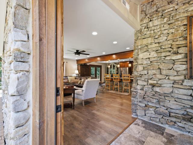 239 Woodland Heights