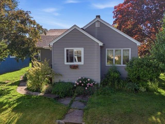 27 17th St, Cloquet, MN 55720