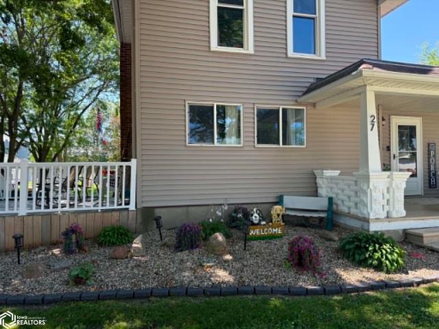 27 1St Street SE