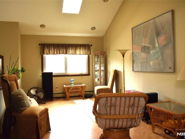 27 3rd Avenue