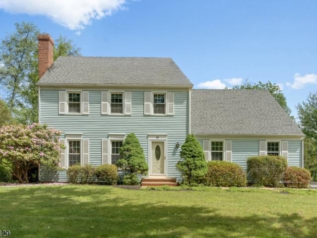 27 Tall Cedar Ct