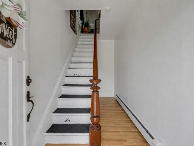 27 Thomas St