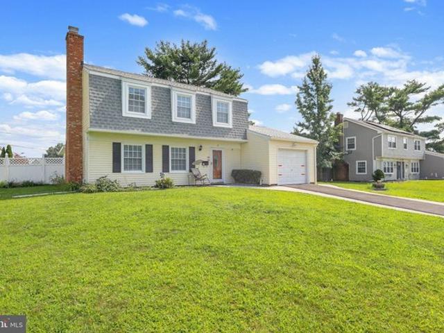 27 Toledo Ln, Willingboro, NJ 08046