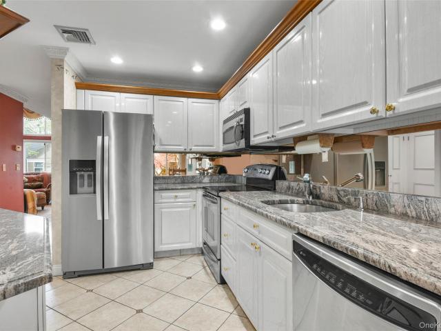 27 Top of the Ridge, Unit D9, Mamaroneck, NY 10543 | MLS #989734 | Compass