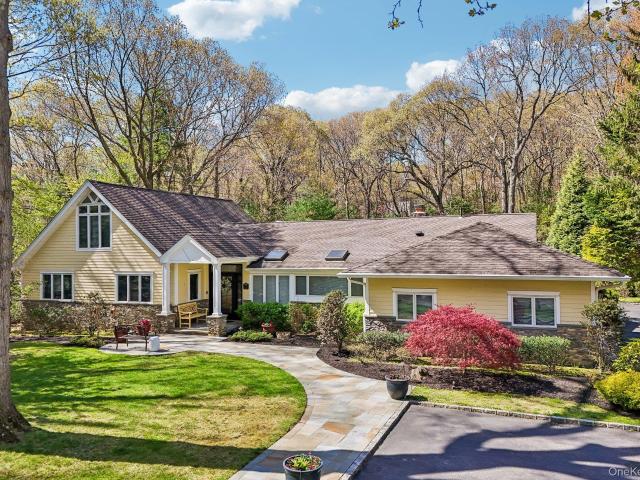 27 Treeview Dr, Melville, NY 11747 | MLS #986179 | Compass