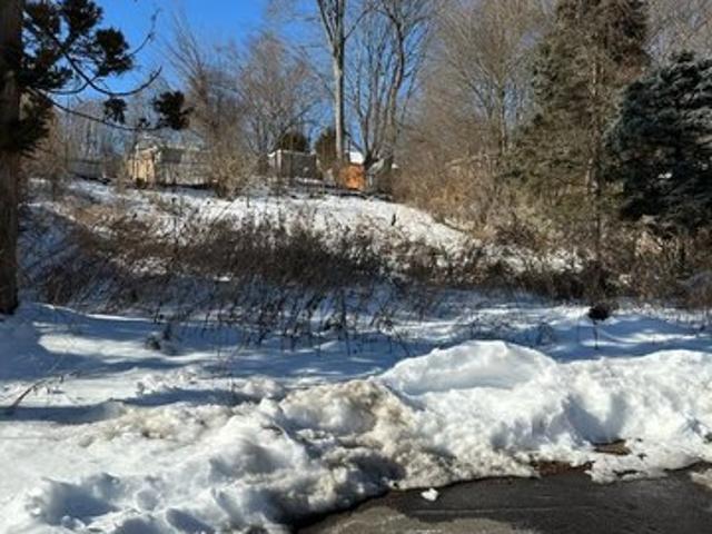 27 Valley Pl N, New Haven, CT 06515